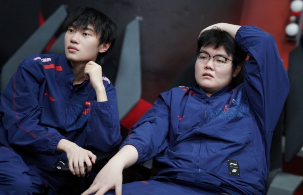 EDG横扫JDG，野王Jiejie两夺MVP，Uzi发声力挺