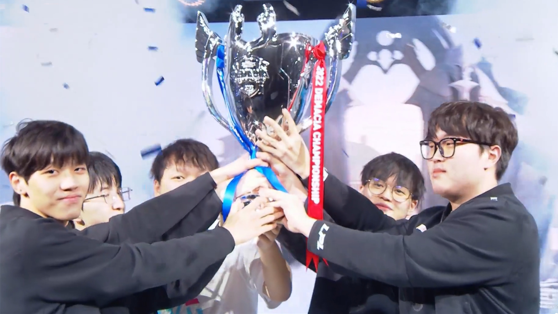 BLG击败TT创造队史，首夺德玛西亚杯冠军，打野XUN荣获FMVP