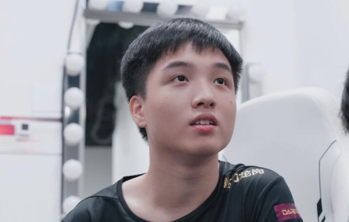 RNG一个月新增3场官司，全是拖欠工资，已经没选手敢跟他们签约