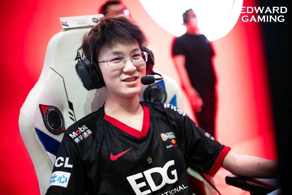 meiko太惨了！排位被4个队友群嘲！只因失误后，吐槽：国服真恶心