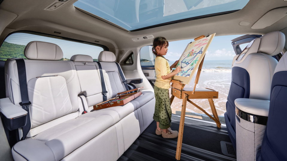 车上能开Party、钓鱼、吃火锅 极氪MIX打造了一个百变空间的“未来的家”_腾讯新闻