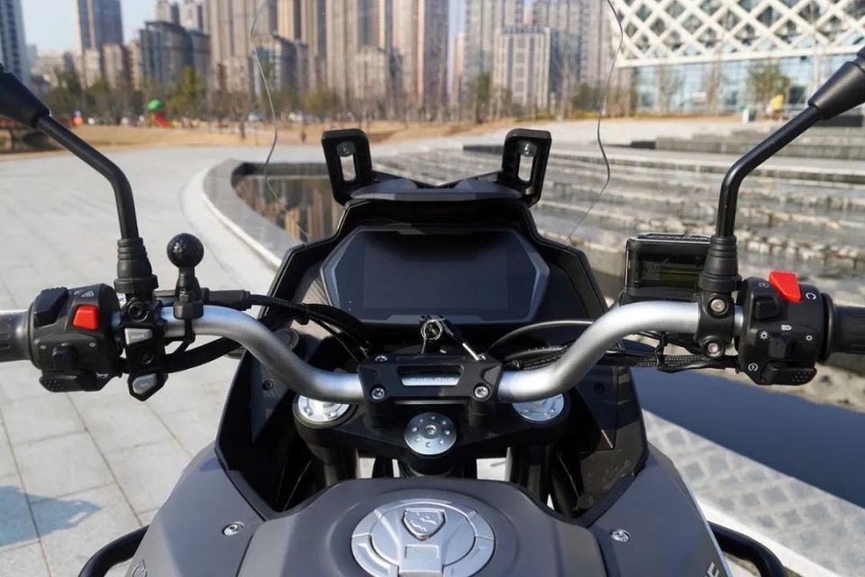 实车首评：普通摩旅人最需要的，RX600全都有_腾讯新闻