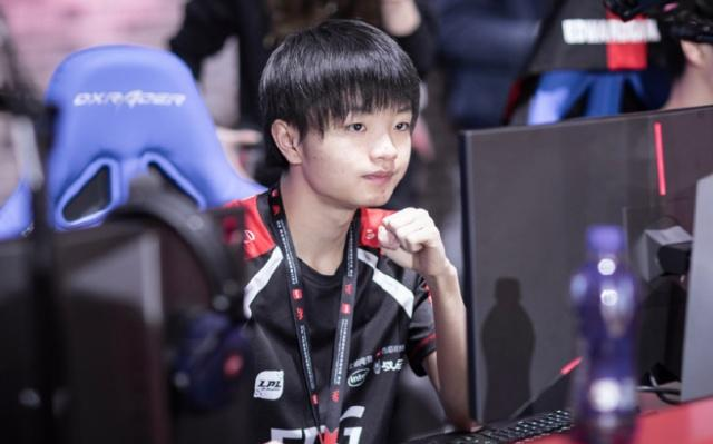 LOL：EDG新人AD真狂，一场LPL没打就锐评三大冠军AD，年轻气盛