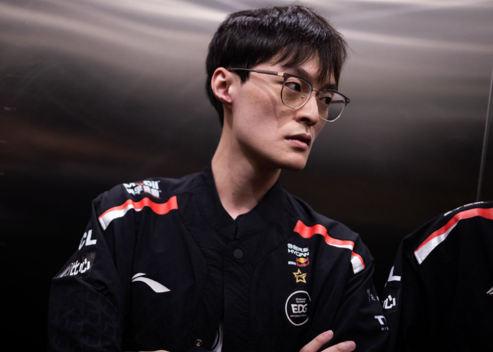 FoFo心态崩了！更改韩服ID：我有罪！SMLZ回应，帮FoFo解释_腾讯新闻