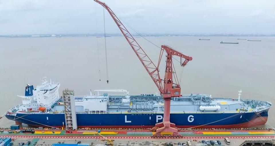 93000立方米！全球最大LNG船交付，造船业最后的明珠已被我国征服_腾讯新闻
