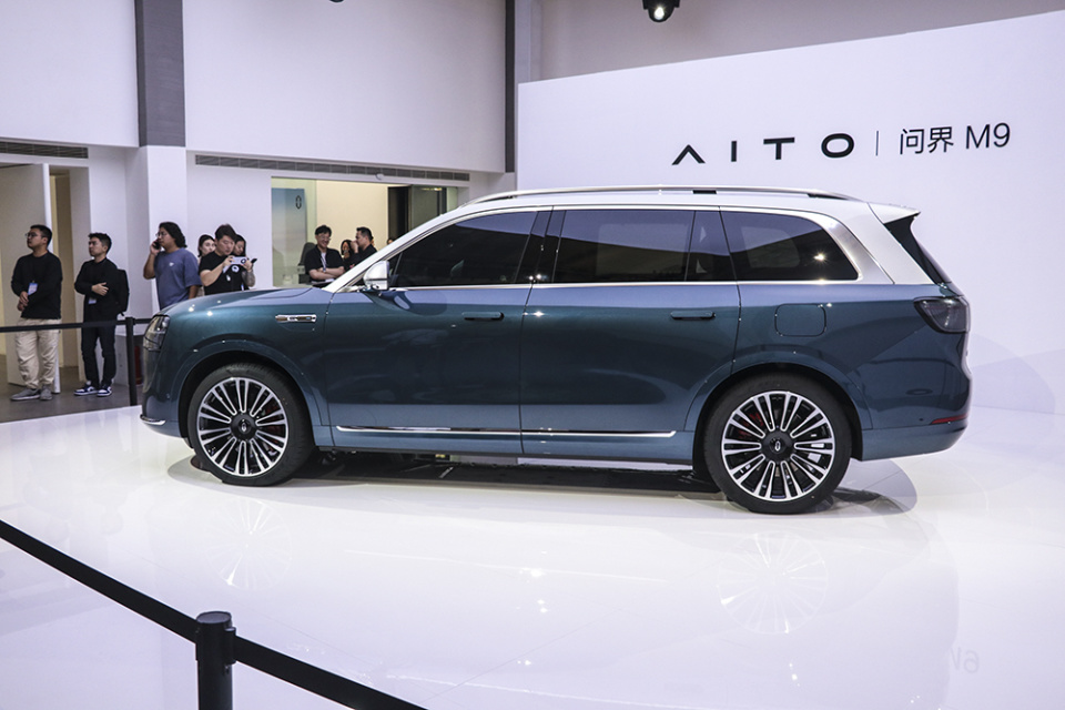 问界M9静态体验，配备激光雷达+ISD交互大灯，轴距达3110mm_腾讯新闻