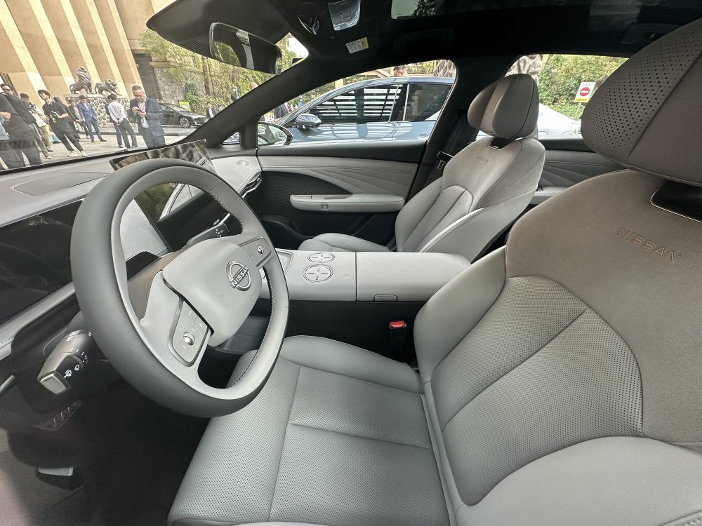 日产N7内饰首发，配备8295P芯片，采用极简化设计_腾讯新闻