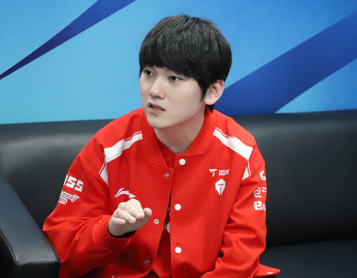 LPL历史中AD拿一血次数排行榜，Elk冲榜榜首，力压gala和JKL_腾讯新闻