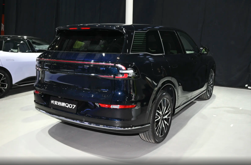 上海车展：长安启源Q07起步12.98万有诚意？插混中型SUV大五座_腾讯新闻