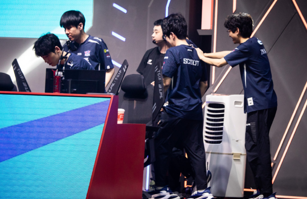 LNG淘汰BLG！Tabe主动揽责，Zika放出狠话_腾讯新闻