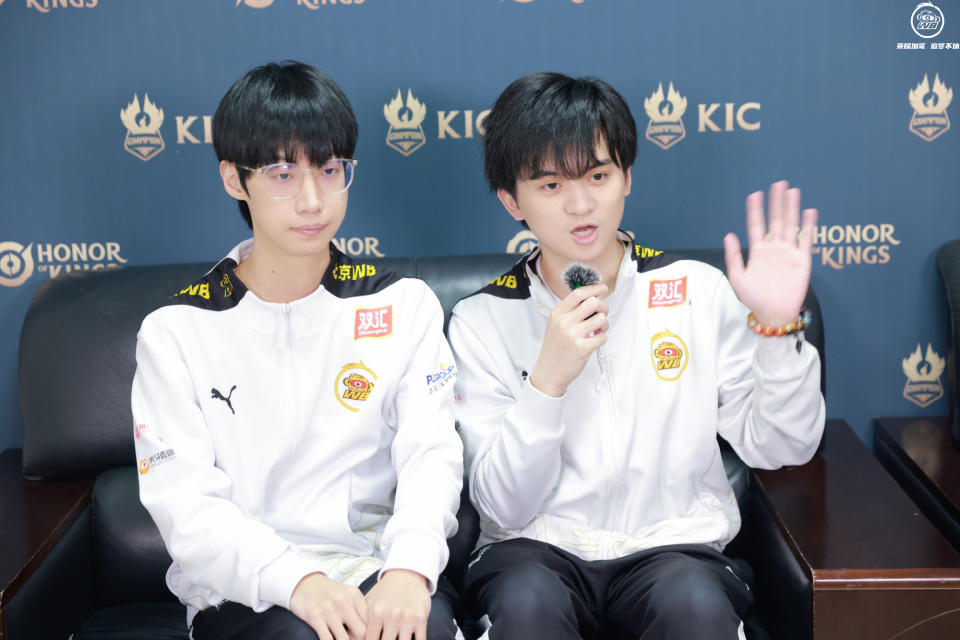 李九KPL吃瓜大会：AG更换主教练，Fly锁了RW，九尾大概率能出去！_腾讯新闻