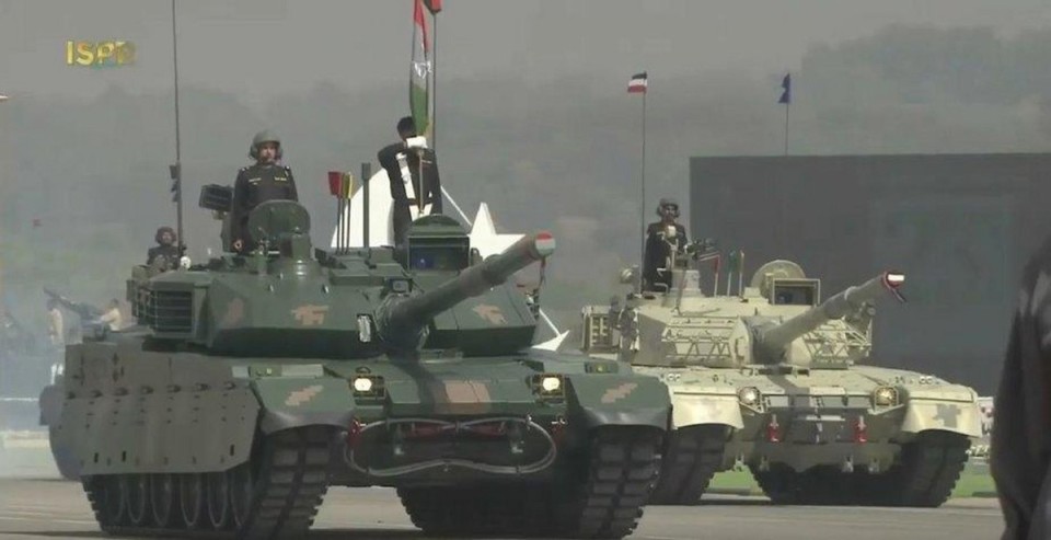 中国VT4坦克再出口巴铁：比T90S还贵100万美元，背后体系物超所值_腾讯新闻