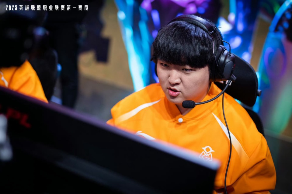 韩援怒喷OMG？韩网也怒了！知情人爆料：Moham不满输了比赛还放假_腾讯新闻