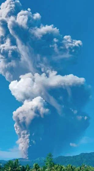 印尼偏远岛屿火山爆发，至少3名被困徒步旅行者遇难_腾讯新闻