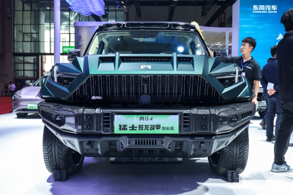 68.8万起售！东风猛士M817搭载华为ADS4系统 实现全地形智能穿越_腾讯新闻