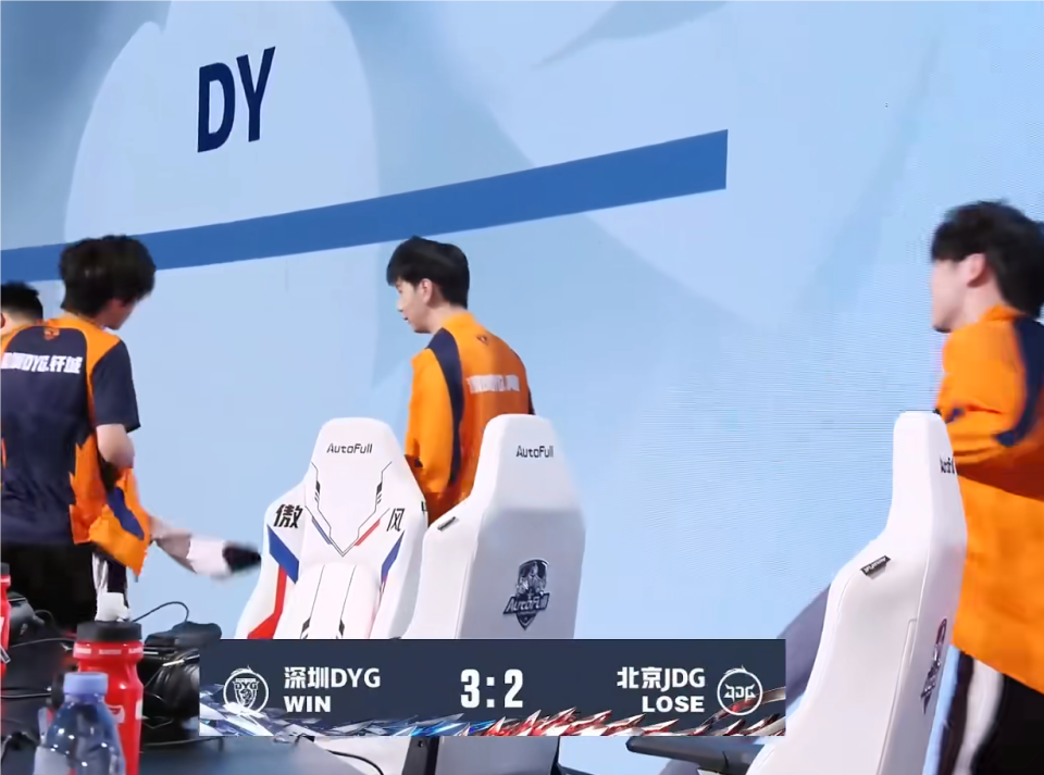 18日KPL战报：DYG拼死将JDG拉到悬崖边，大狼被WE零封太意外_腾讯新闻