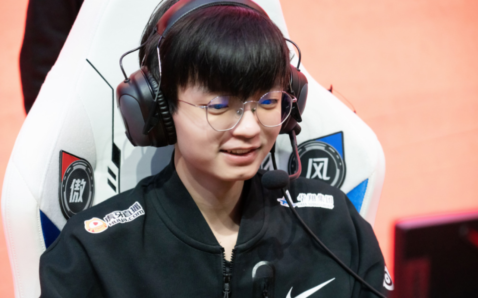 恭喜iboy！TT官宣：iboy正式加入！粉丝质疑：焕烽不是打得挺好吗_腾讯新闻