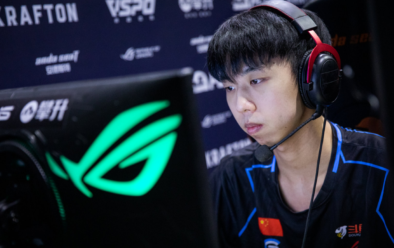 4AM公布季后赛首发阵容，17完全体继续上场，XDD身体状况堪忧