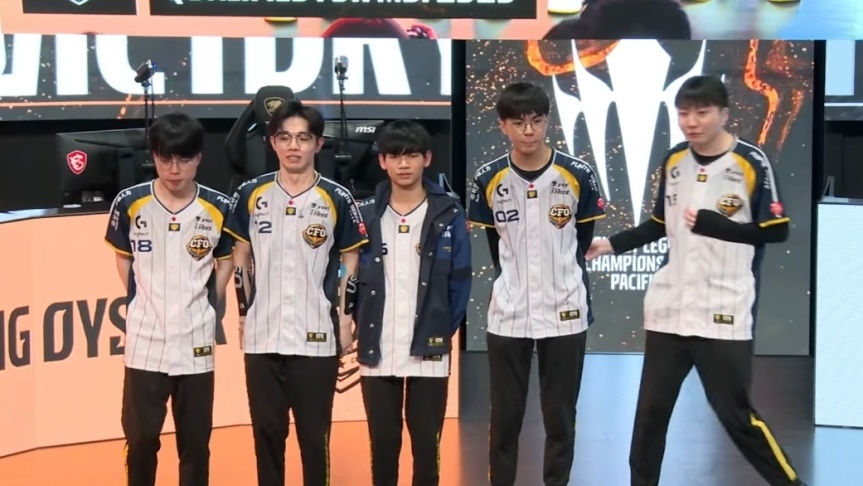 LOL全华班晋级世界赛！Karsa泪洒赛场，FoFo：我真的有罪？_腾讯新闻