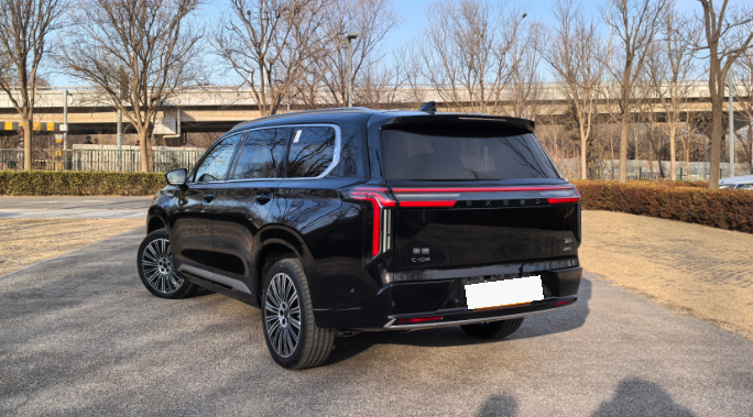 奇瑞新SUV：2+2+2六座，能跑1300km，长得像揽胜，奔驰同款配置！_腾讯新闻