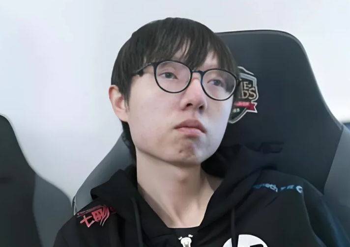 MLXG锐评BLG，直言bin和on纪律性太差，不改变一辈子拿不到冠军_腾讯新闻