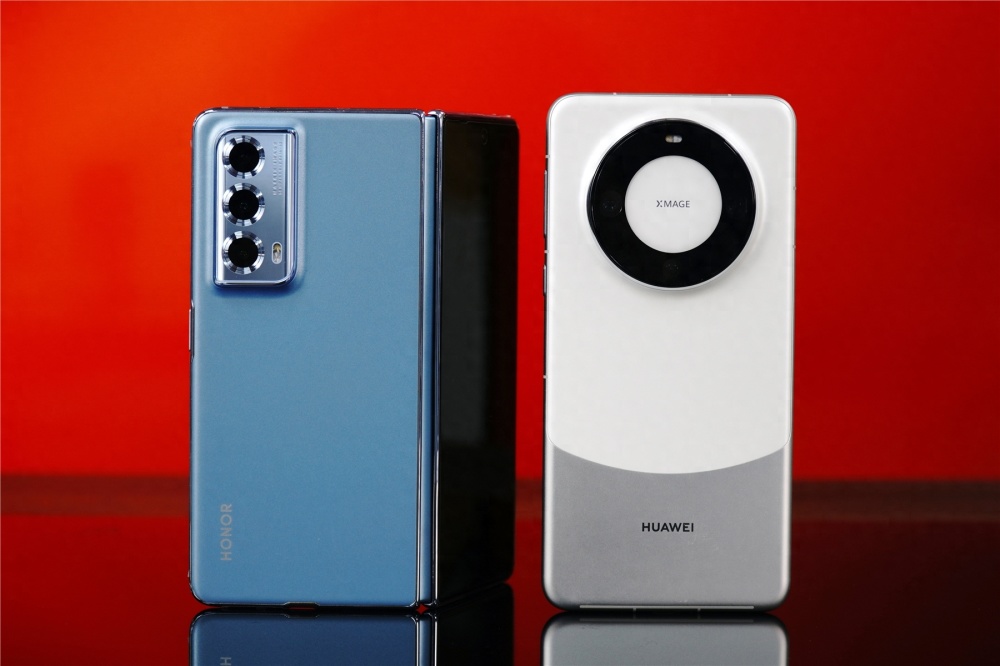 华为Mate 60 Pro与荣耀Magic Vs2一起用，体验谁更强？_腾讯新闻