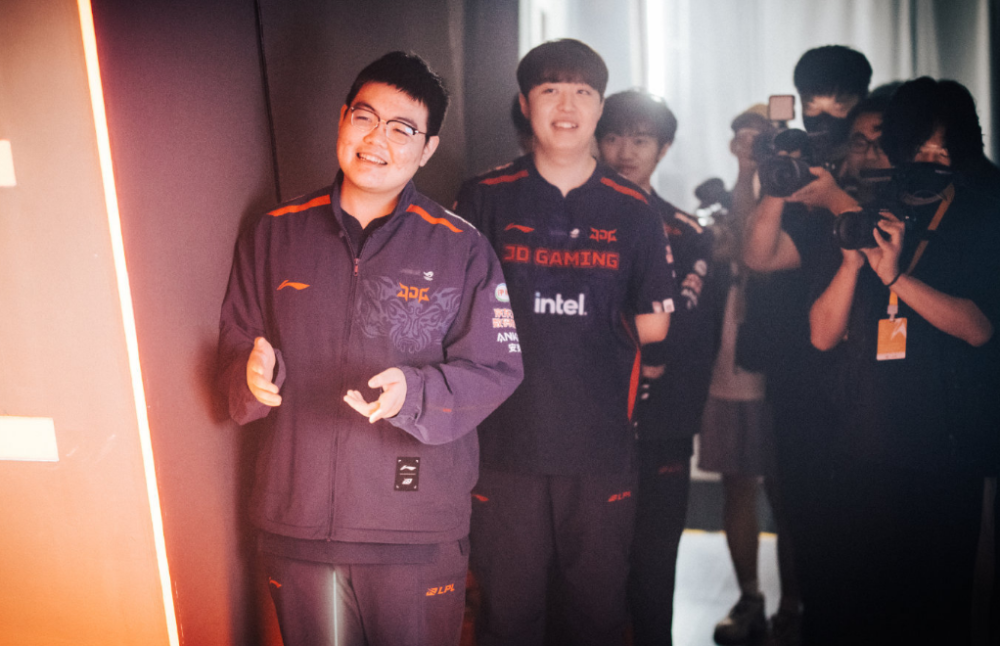JDG击败BLG！Knight点名Faker，Bin赛后发声_腾讯新闻