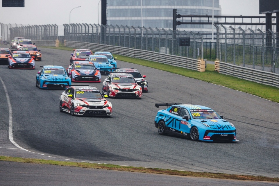 中国速度闪耀世界！马青骅驾驶领克03TCR赛车主场夺冠创历史_腾讯新闻