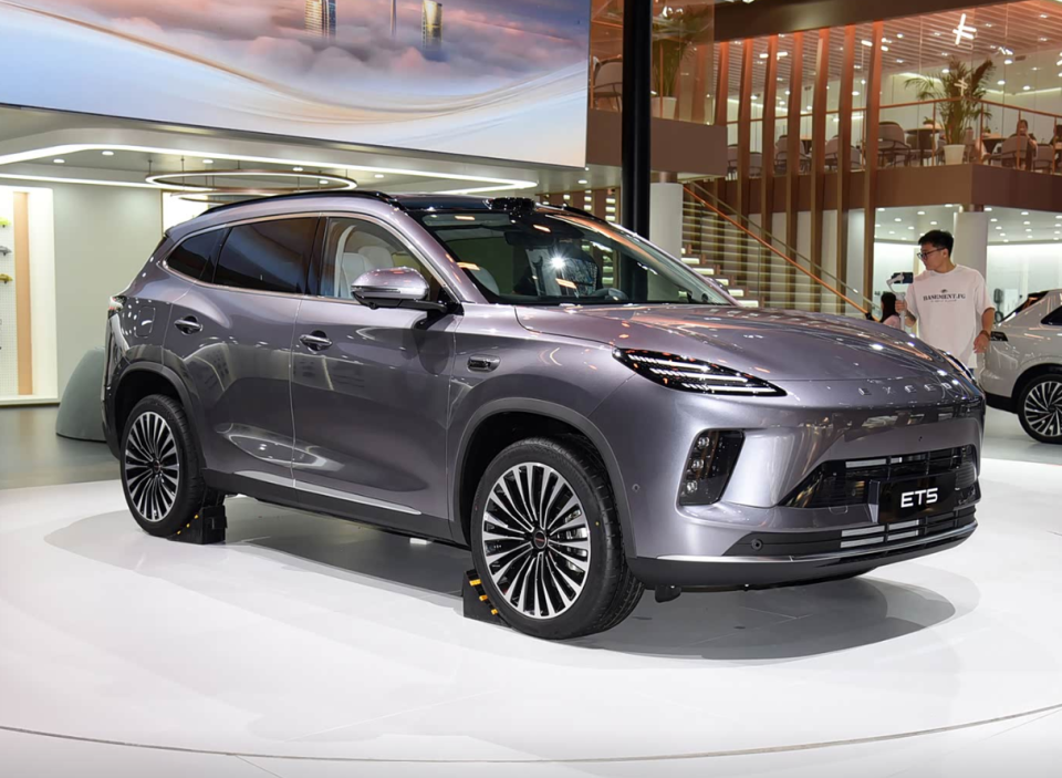 岚图梦想家10月销量6632辆，为何它又能坐上高端MPV头把交椅？_腾讯新闻