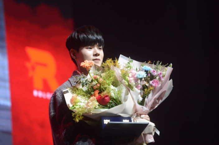 冠军选手Deft举办送别会，最后一舞是真的落幕了_腾讯新闻