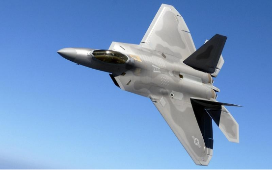 美F-22“猛禽”战机：空中霸主的传奇之作，全球5代机中的天花板_腾讯新闻