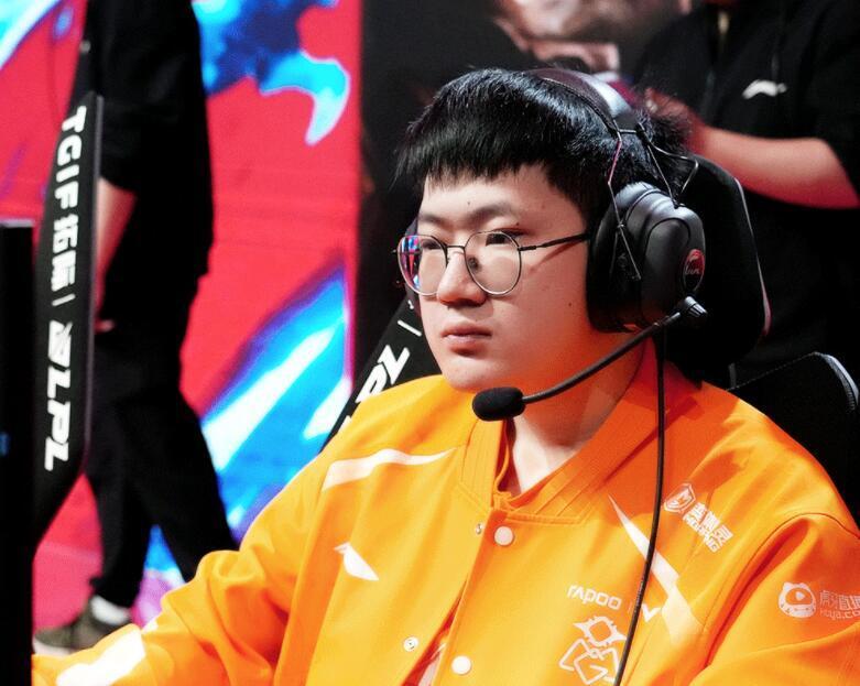 Able和cube陪玩收入公布，一天收入5500元，一月收入没有30万_腾讯新闻