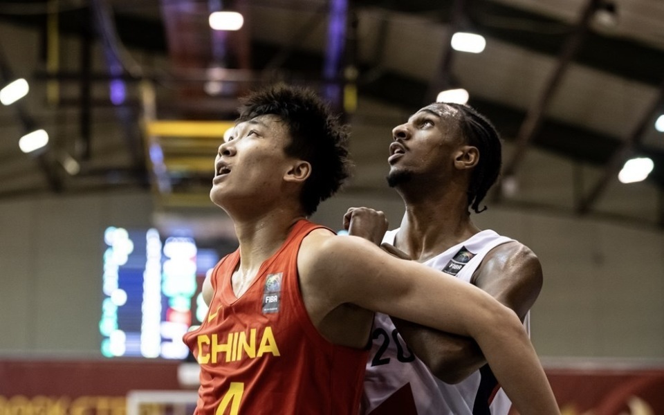 走出舒适区！19岁小将放弃清华转投NCAA：拿全额奖学金 签CBA山西_腾讯新闻