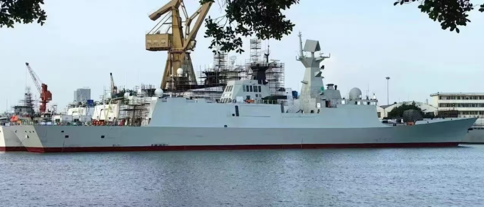 第六批054A型护卫舰：装备了100毫米舰炮，未换装368型相控阵雷达_腾讯新闻