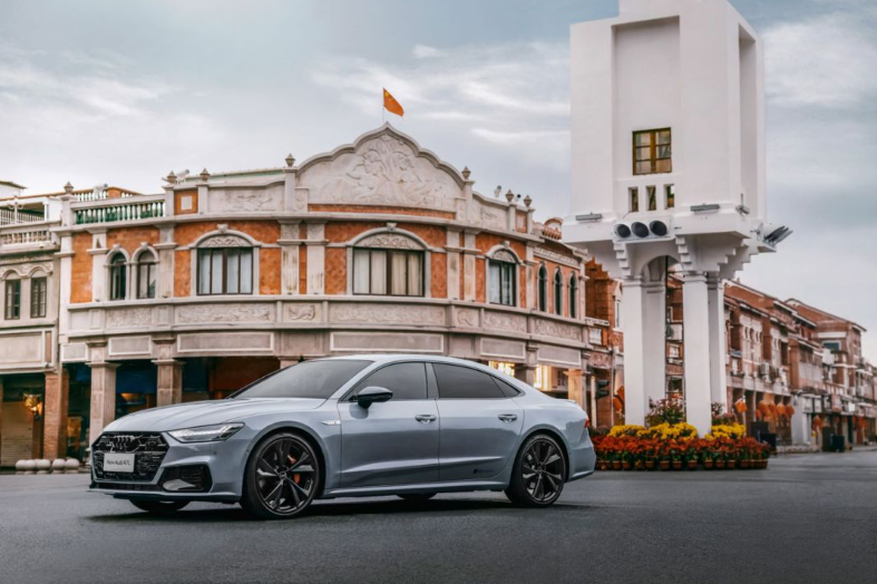 30万级豪华车进入“56E7”新时代，A7L对比A6L怎么选？_腾讯新闻