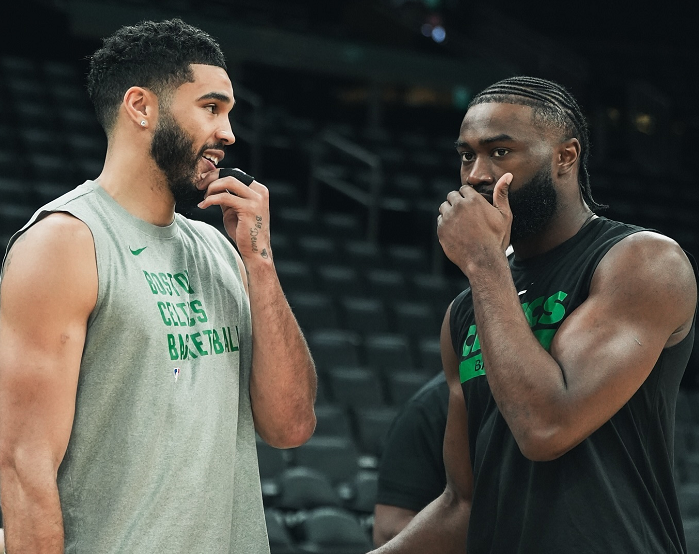 总决赛G5伤情出炉，NBA神级纪录诞生！欧文表态绿军，FMVP有悬念_腾讯新闻