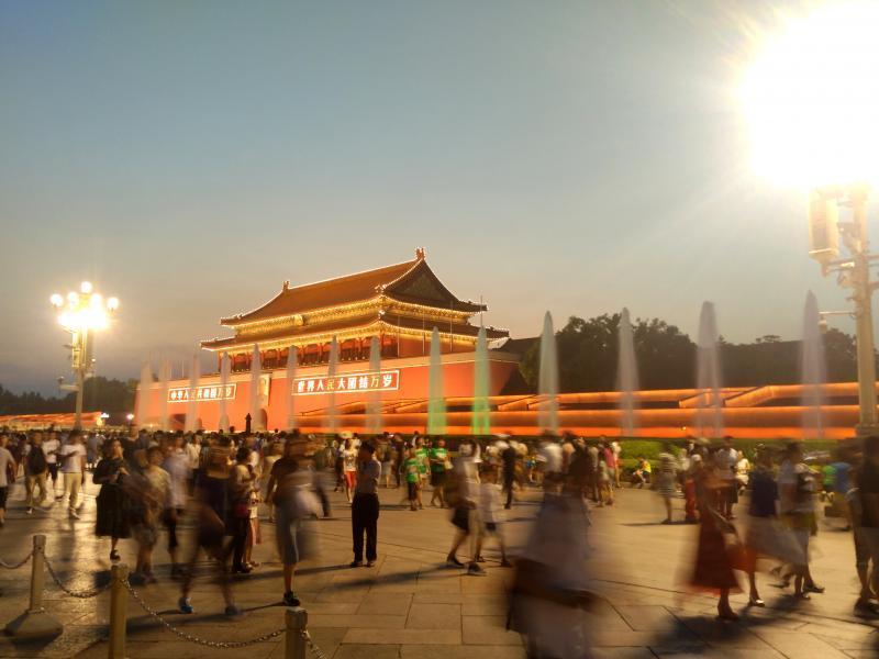 “长安街夜骑”火爆的背后：北京自行车回潮_腾讯新闻