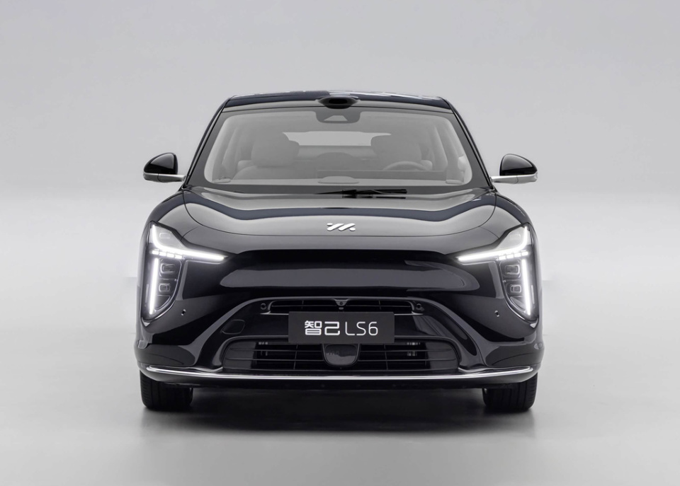 新一代智己LS6上市 增程版纯电续航450公里 权益价19.79万起_腾讯新闻