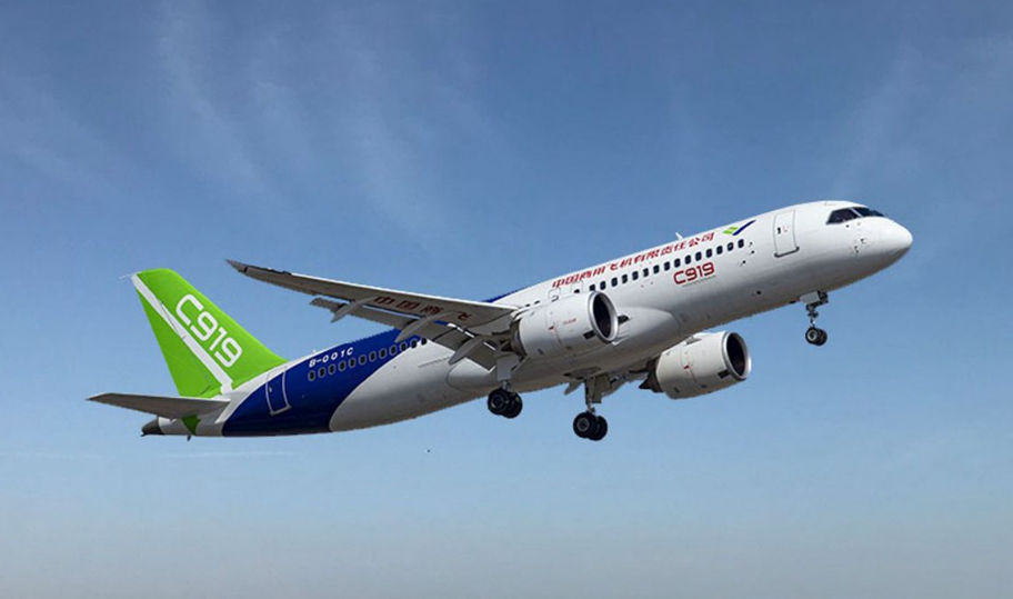 C919客机有多大？与运20同框就明白了，离大型客机还很远_腾讯新闻
