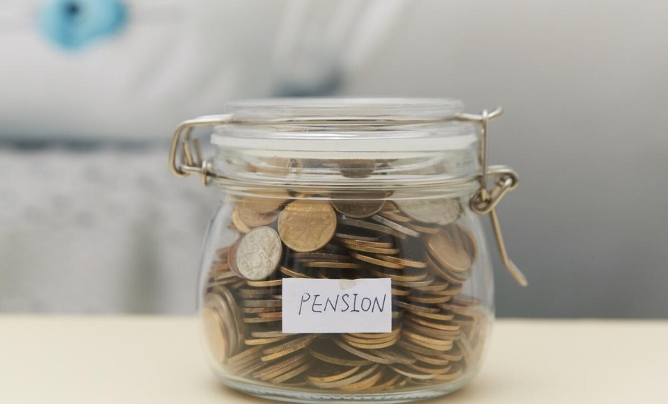 明年养老金是否能22连涨？人社部表态了，1955年出生的更受益了！_腾讯新闻