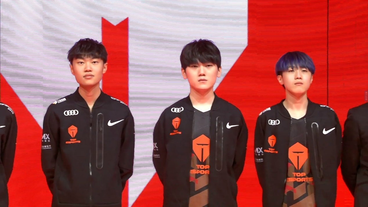 LPL：Uzi厂长沉默，JKL逆风输出，同样是16强，态度却大不相同