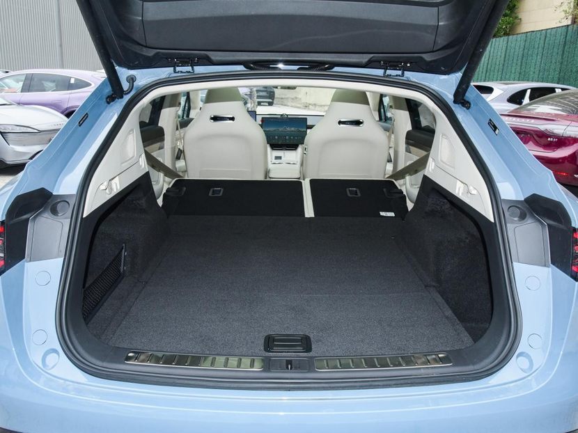 25万级全能轿跑SUV头部之争，智界R7还是小米YU7？_腾讯新闻