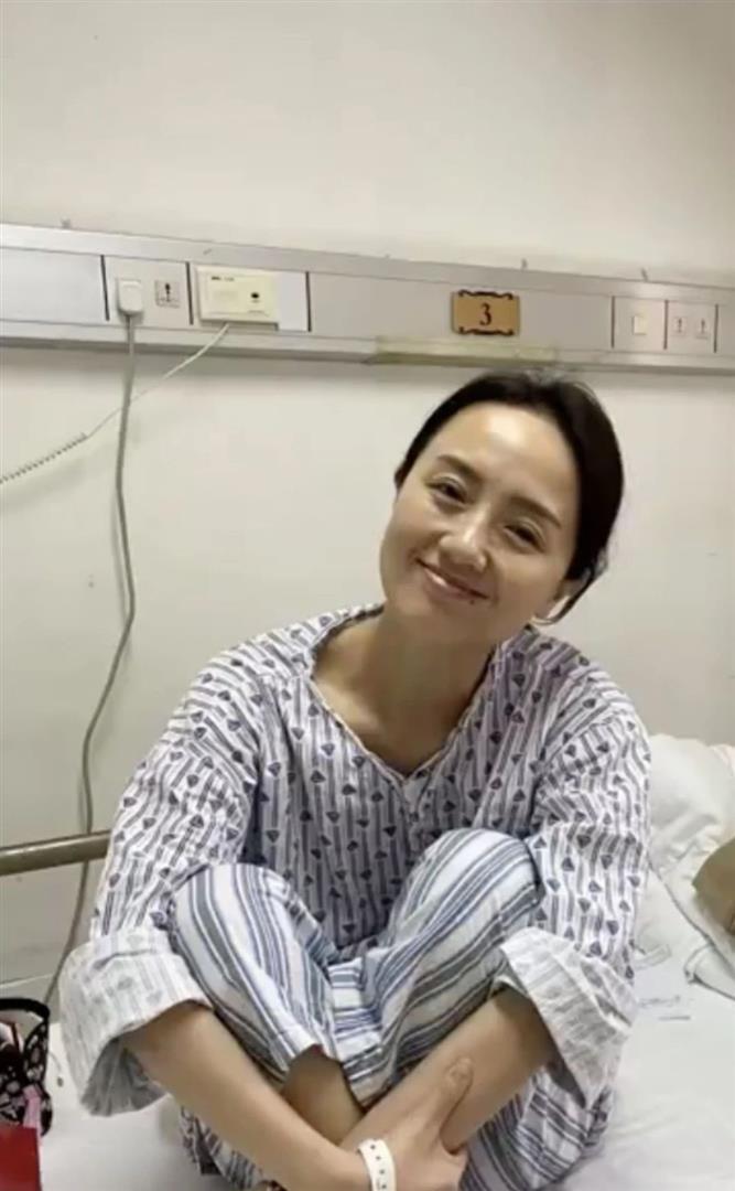 翁帆近况被爆不到1天，荒唐一幕发生，原来她和辛柏青处境一样_腾讯新闻