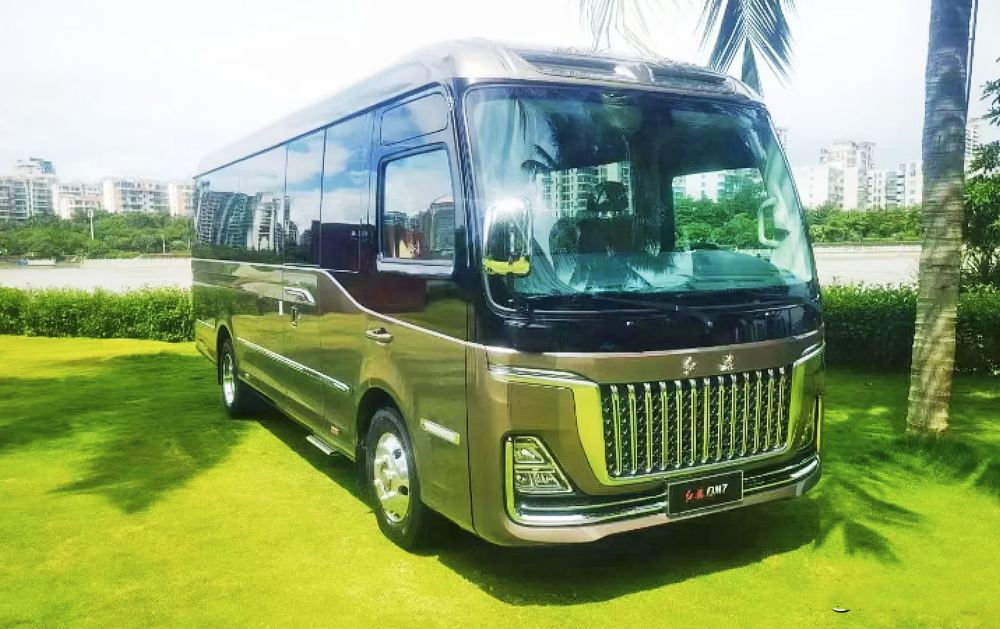 国之重器！一汽红旗QM7正式上线，配自研3.0T引擎，比考斯特还大_腾讯新闻