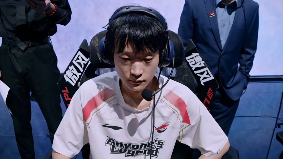 LPL四皇中单觉醒，Knight惨败而归！Tabe再次封神，第三次晋级MSI_腾讯新闻