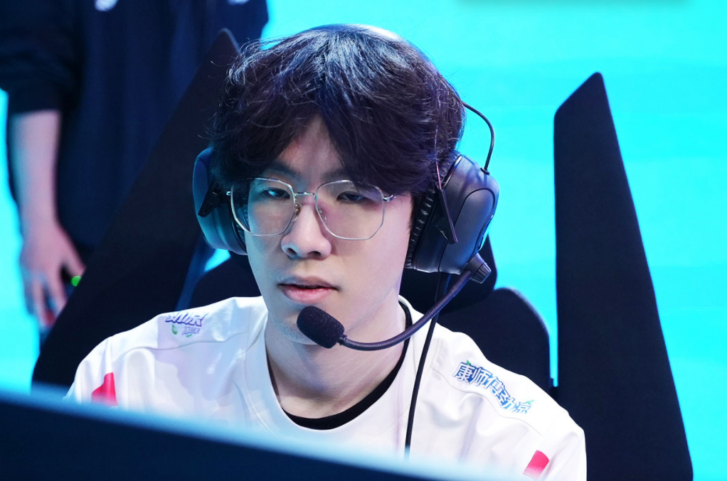 Theshy制霸赛场，WBG轻松零封OMG，小虎力挺Easyhoon