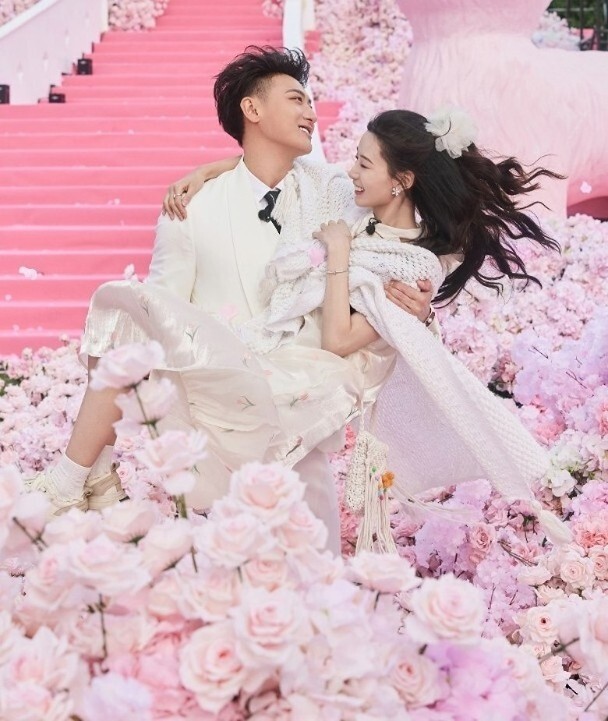 黄子韬结婚了，老婆徐艺洋是生完还是根本没怀孕？最新照片小腹平坦零孕味_腾讯新闻