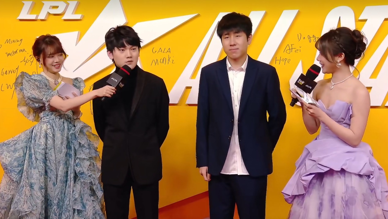 LPL：Uzi厂长沉默，JKL逆风输出，同样是16强，态度却大不相同