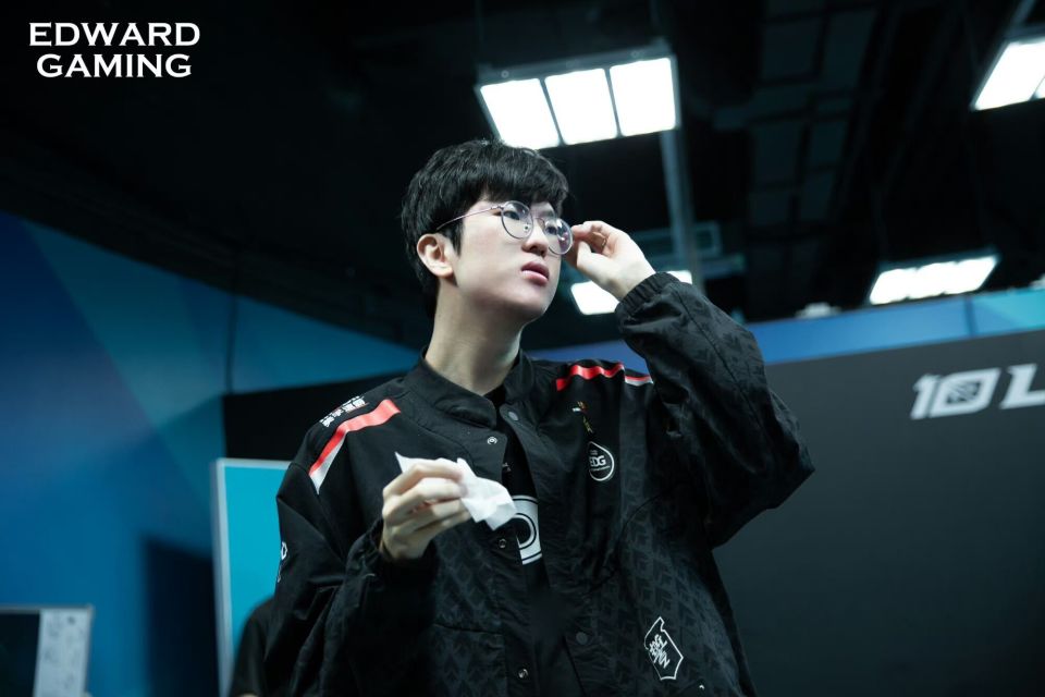 LOL：WBG碾压EDG拿下收官之战，Uzi不交闪现惹争议，结果都一样_腾讯新闻