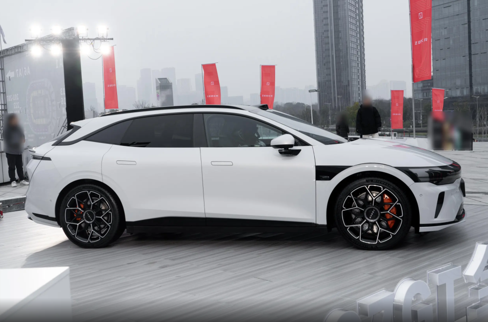 搭载800V平台+激光雷达，极氪007 GT首发亮相，与ET5T比谁更强？_腾讯新闻